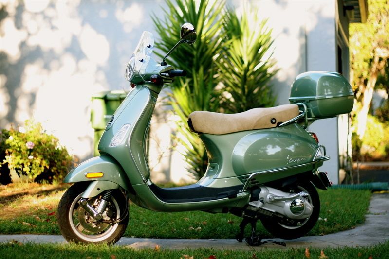 Modern Vespa : Portofino Green Topcase Installed!