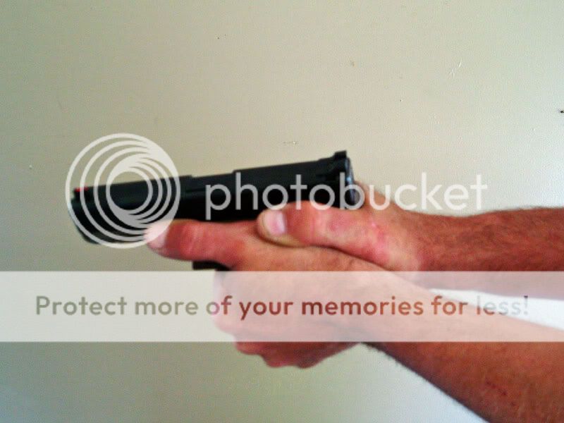 Glock 17 proper grip | Canadian Gun Nutz