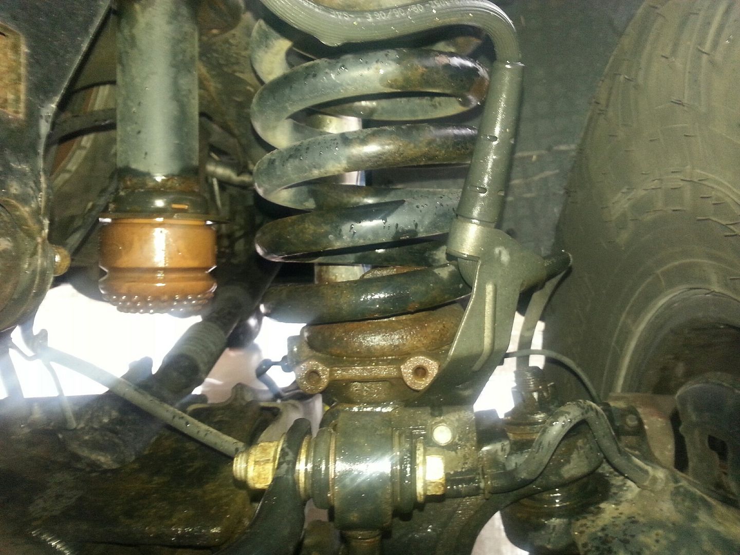 Pic request 05+ front brake line routing - Ford Truck Enthusiasts Forums